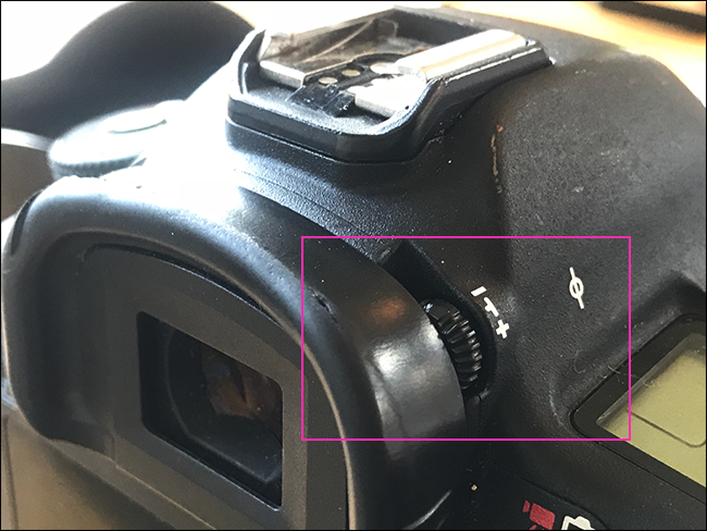 How to Use a Camera If You Need Glasses