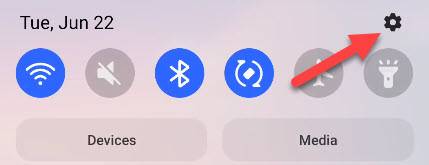 How (and Why) to Use Samsung Edge Panels on a Galaxy Phone