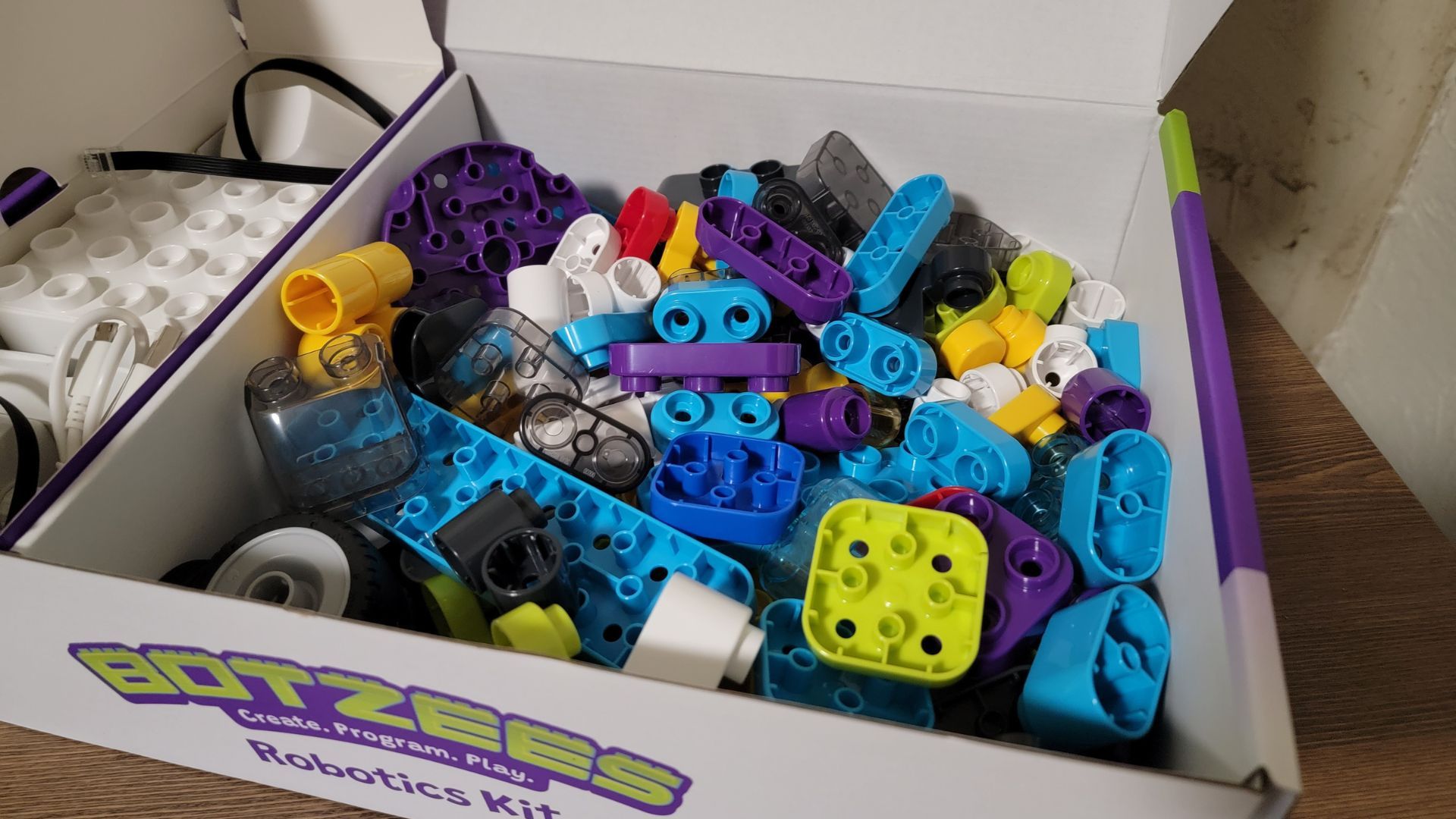 Botzees Robotics Kit Review: A Great Coding Tool For Young Kids