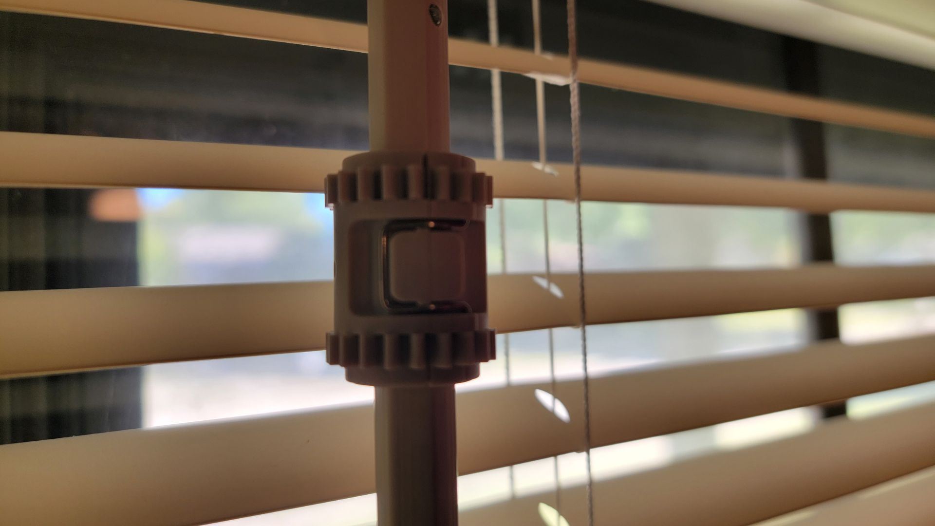 SwitchBot Blind Tilt Review: An Affordable Way to Get Smart Blinds