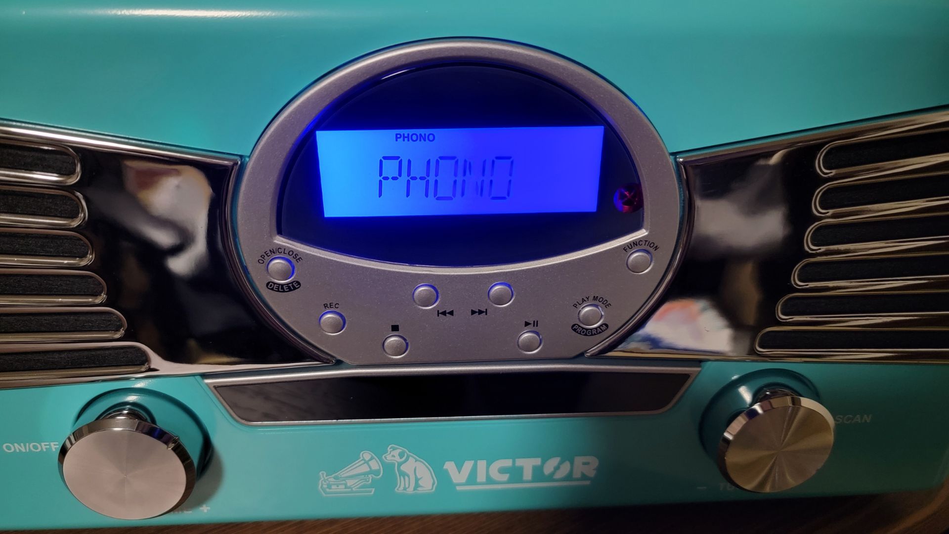 Victor Audio Diner 7-in-1 Turntable Review: A Nostalgic-Looking, Entry ...