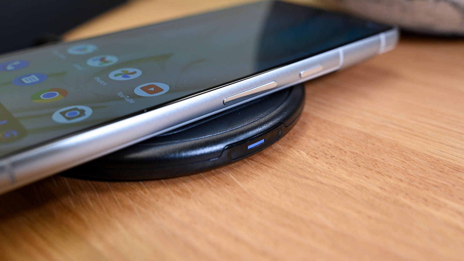 Otterbox 15W Wireless Charging Pad Review: Keep Your Wires Handy