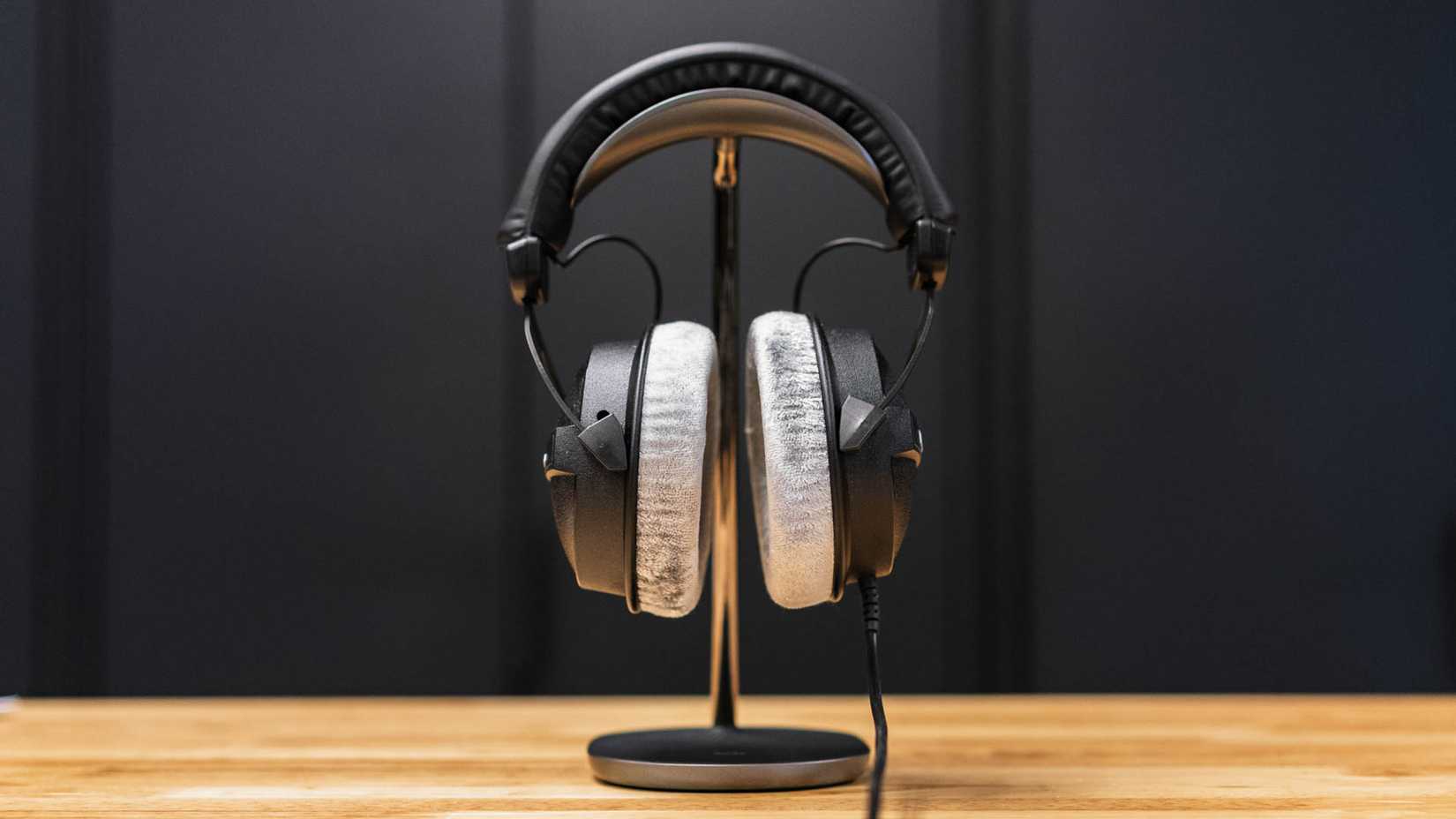 Open-Back vs. Closed-Back Headphones: What's the Difference?
