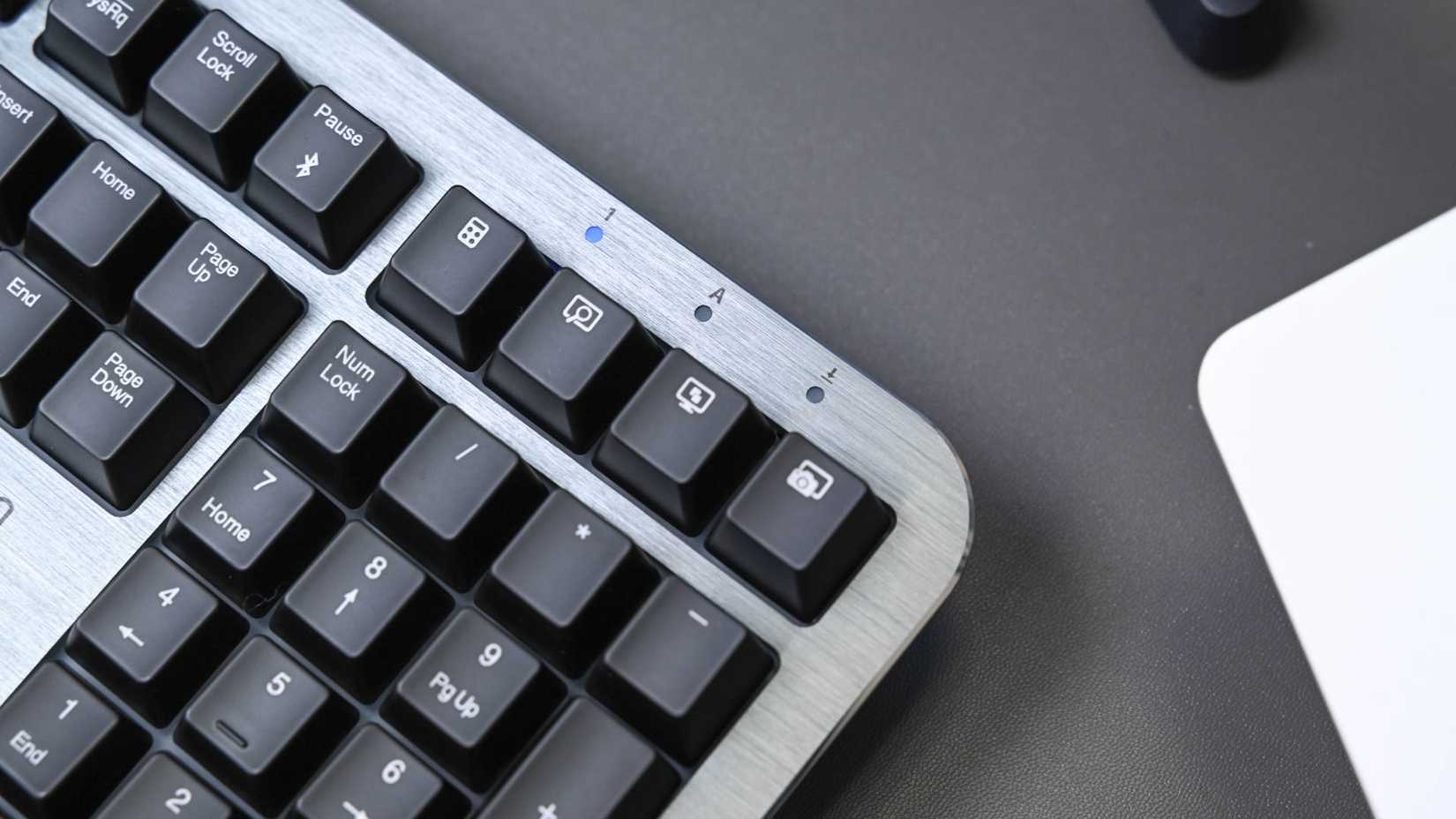 You Might Need a Numpad on the Left Side of Your Keyboard, Here's Why