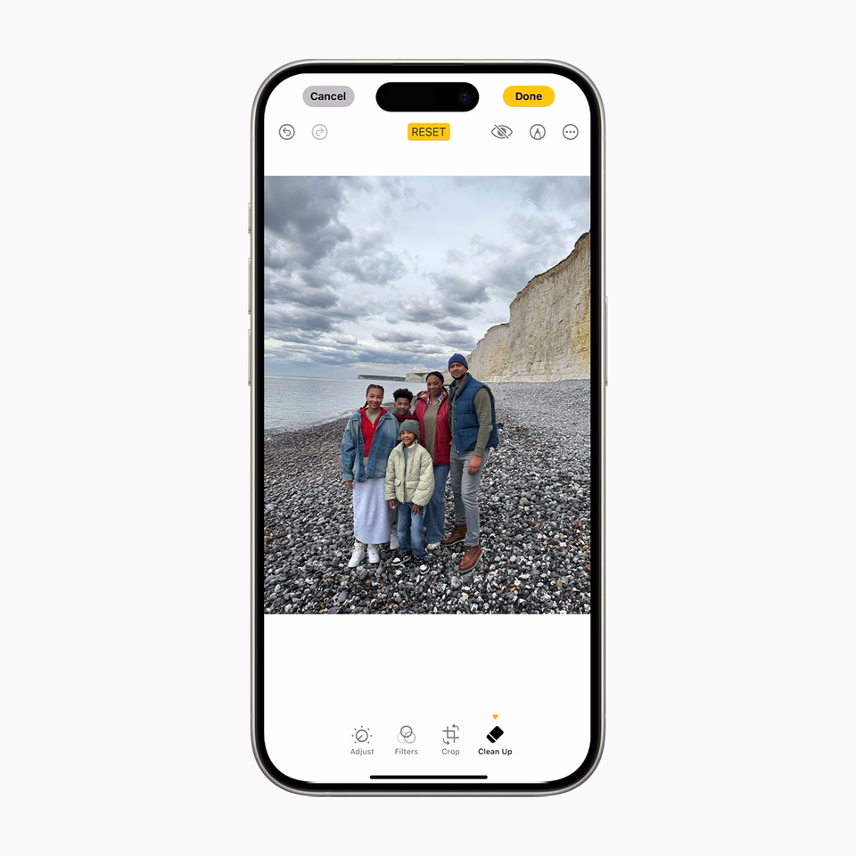 Clean Up Removes Distractions From Your iPhone Photos (Here's How It Works)