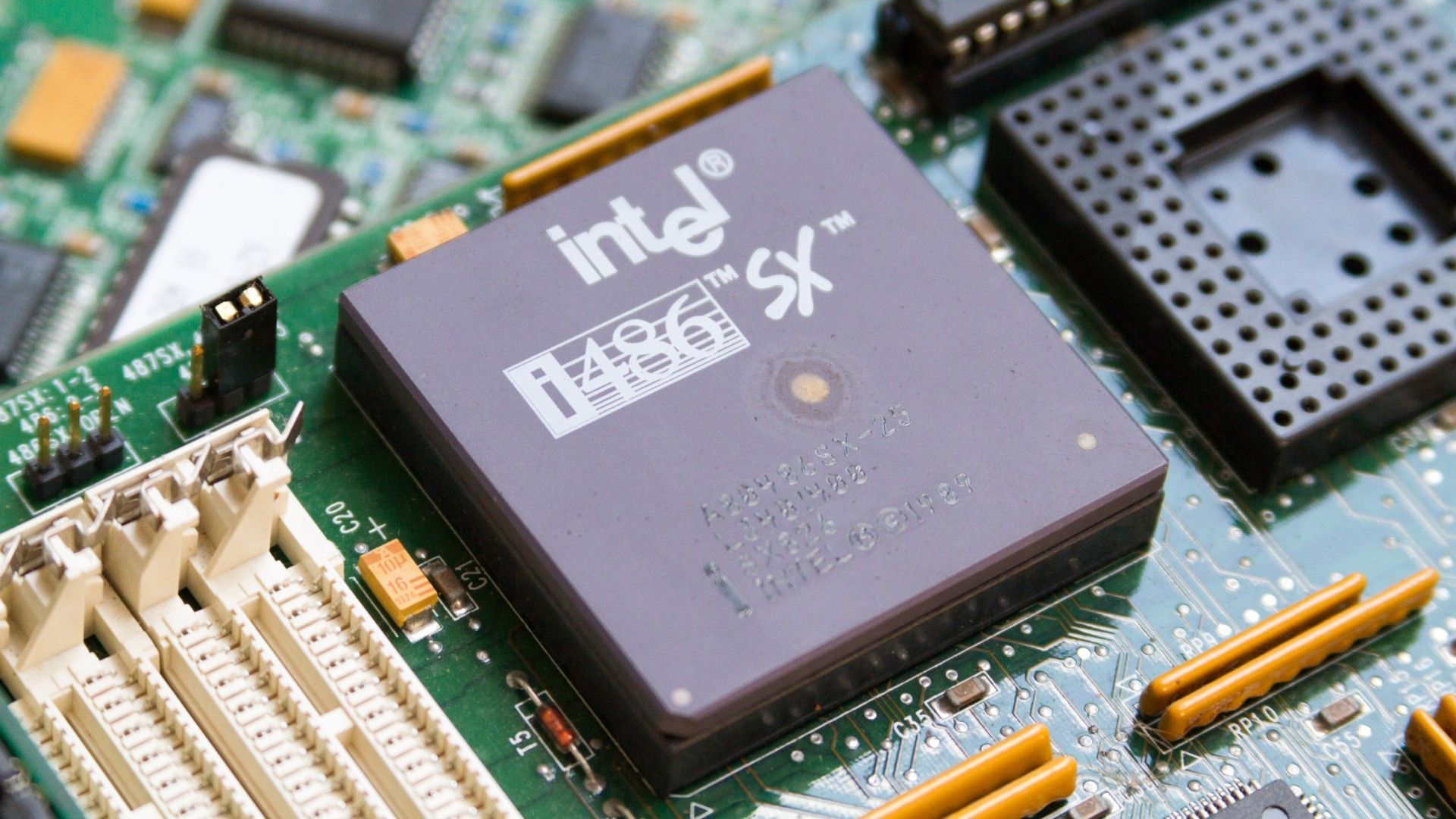 How to Check If Your PC Uses an i486 or i586 Processor