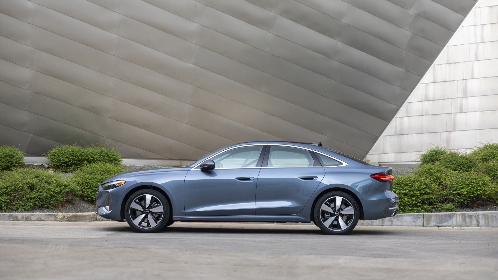 The Redesigned Luxury Sedan That’s Ready to Shake Up Its Class