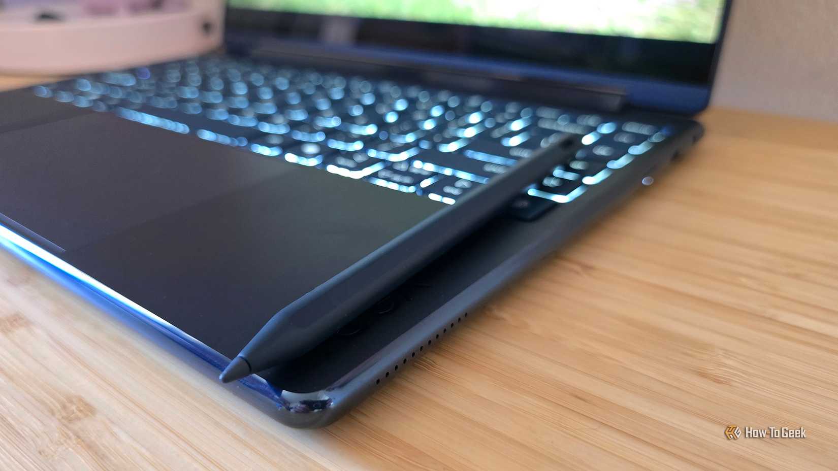 Lenovo Yoga 9i 2-in-1 Gen 10 Aura Edition Review: A Solid, Well-Rounded ...
